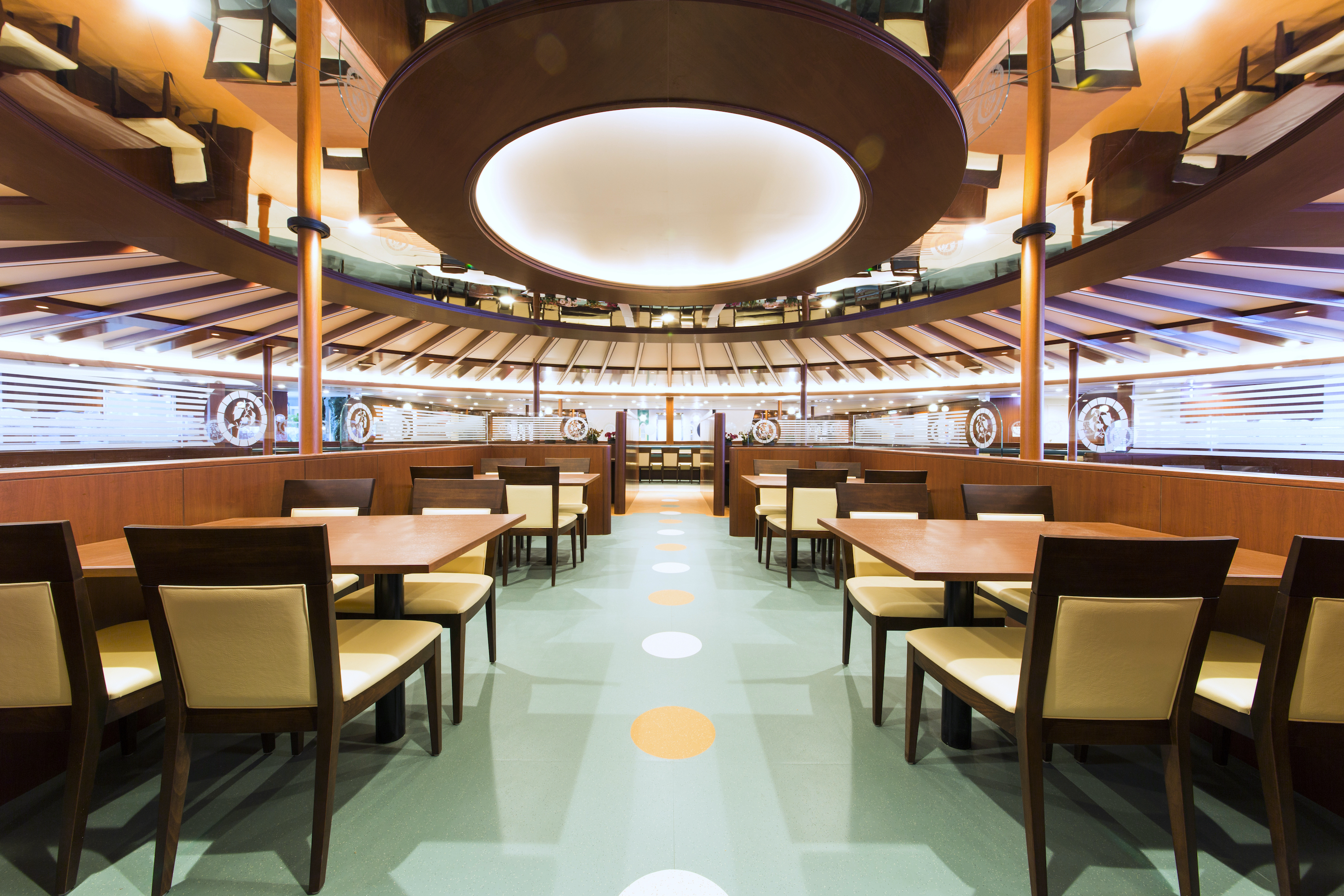 ニッポンの豪華な船旅（2） 阪九フェリー（大阪・泉大津〜新門司） | ニッポン旅マガジン